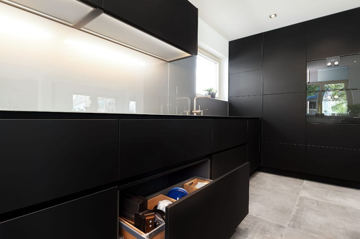 Modern Matte Black Kitchen | eggersmann